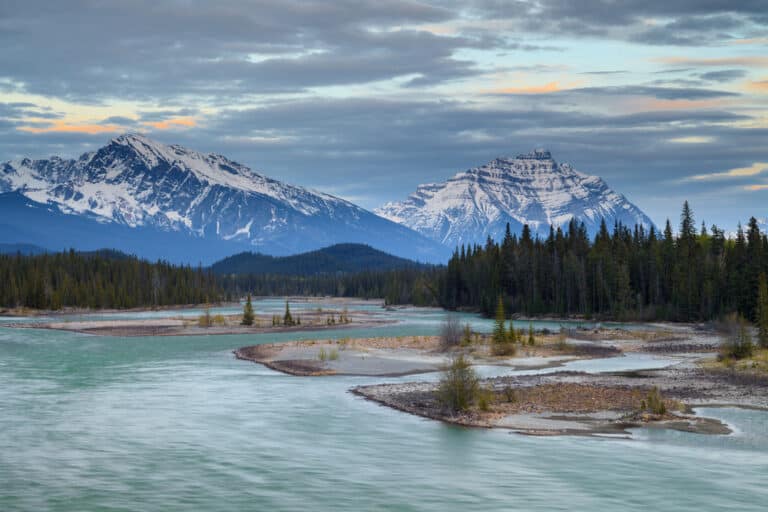 Banff vs Jasper: Which One Is Best For You? (Tips From a Local)