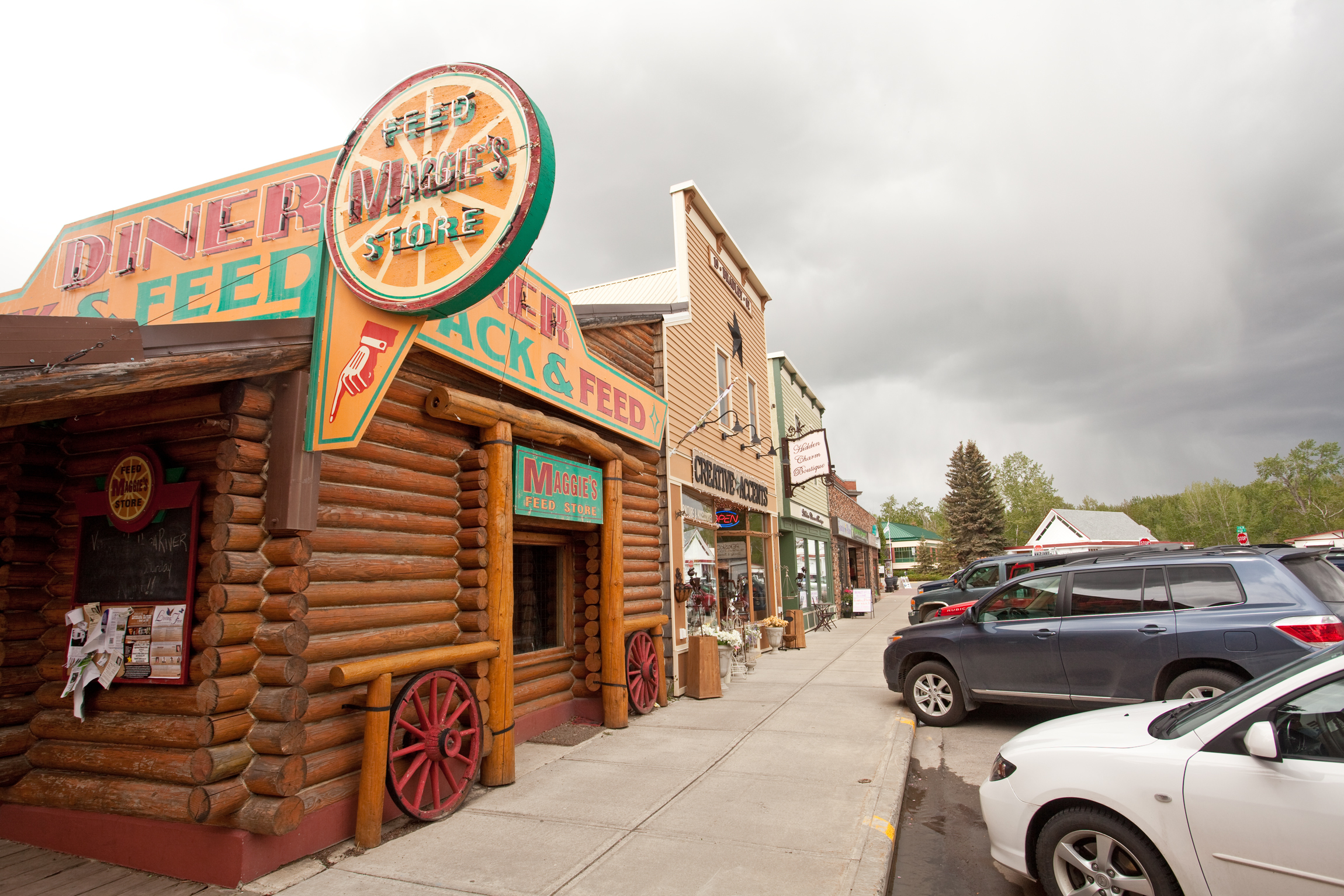 6 Iconic and Unique Alberta Road Trips for Your Summer Entertainment